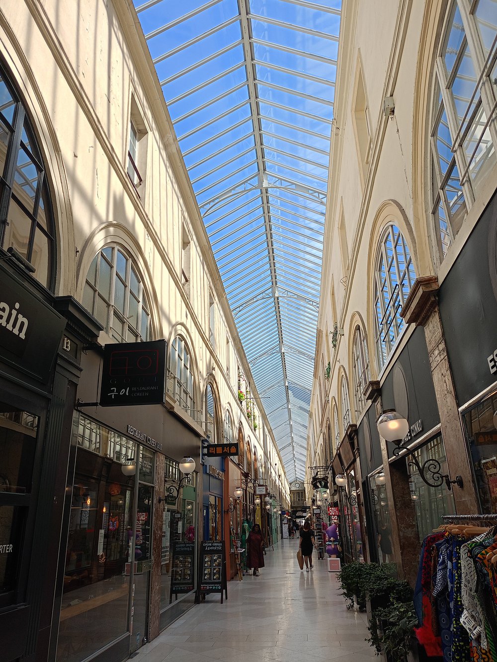 Passage Choiseul : Une Promenade au Cœur de l’Histoire Parisienne - L ...