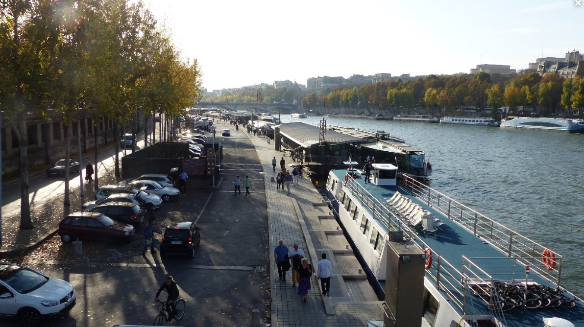Port de la Bourdonnais : Une Escale Incontournable au Pied de la Tour ...